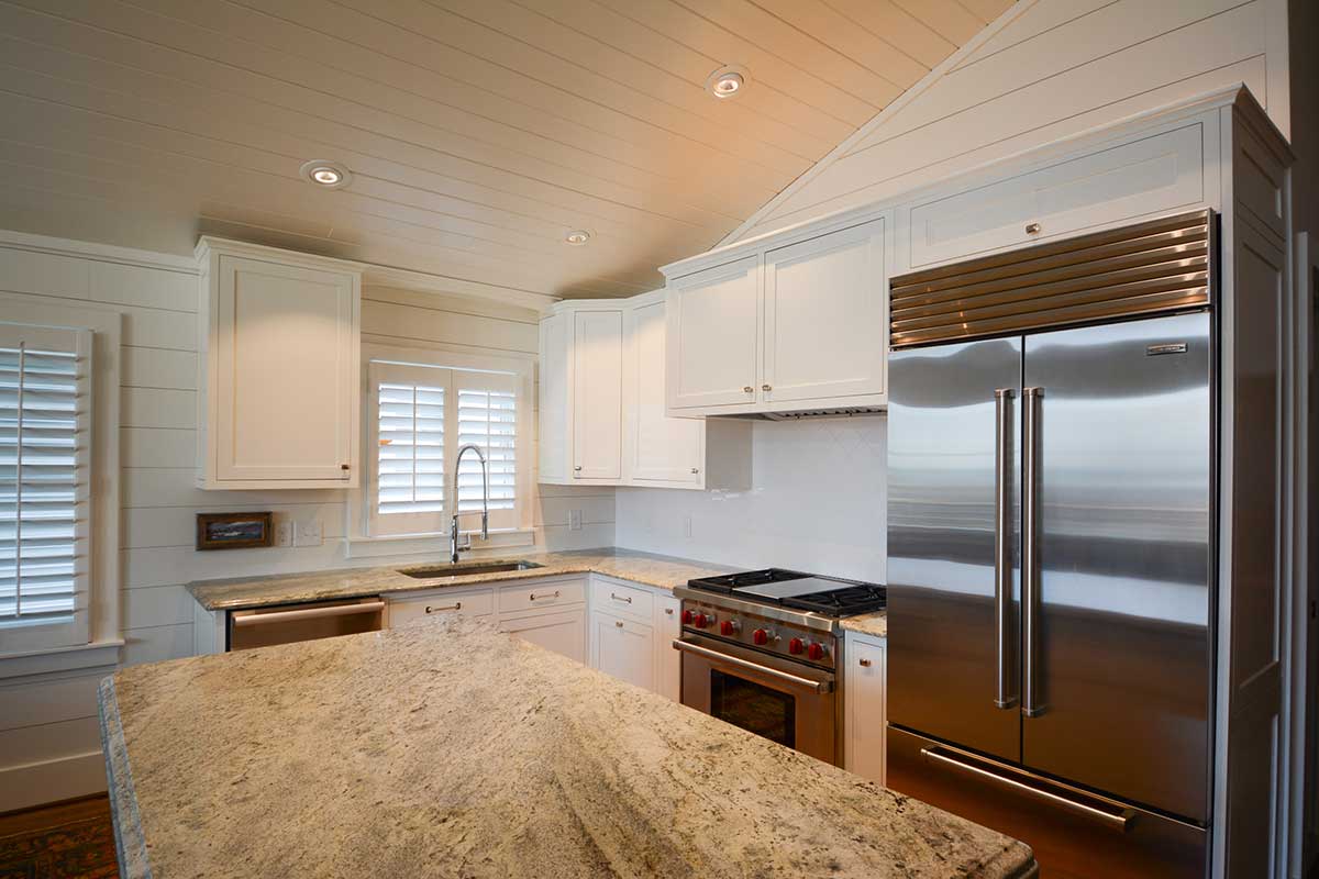 Inset, Shaker with a Dove White finish and concealed hood range vent ...